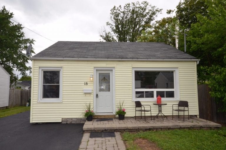 350 Hampton Heath Rd, Burlington ON - Michael St. Jean Realty