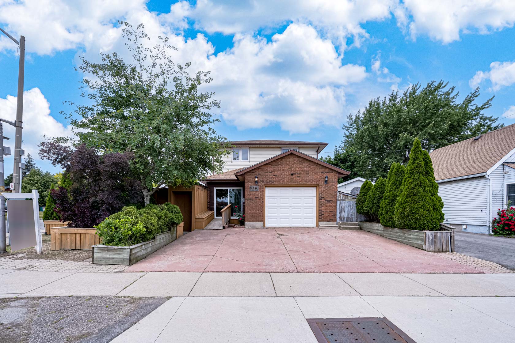 1112 Upper Sherman Ave, Hamilton ON - Michael St. Jean Realty