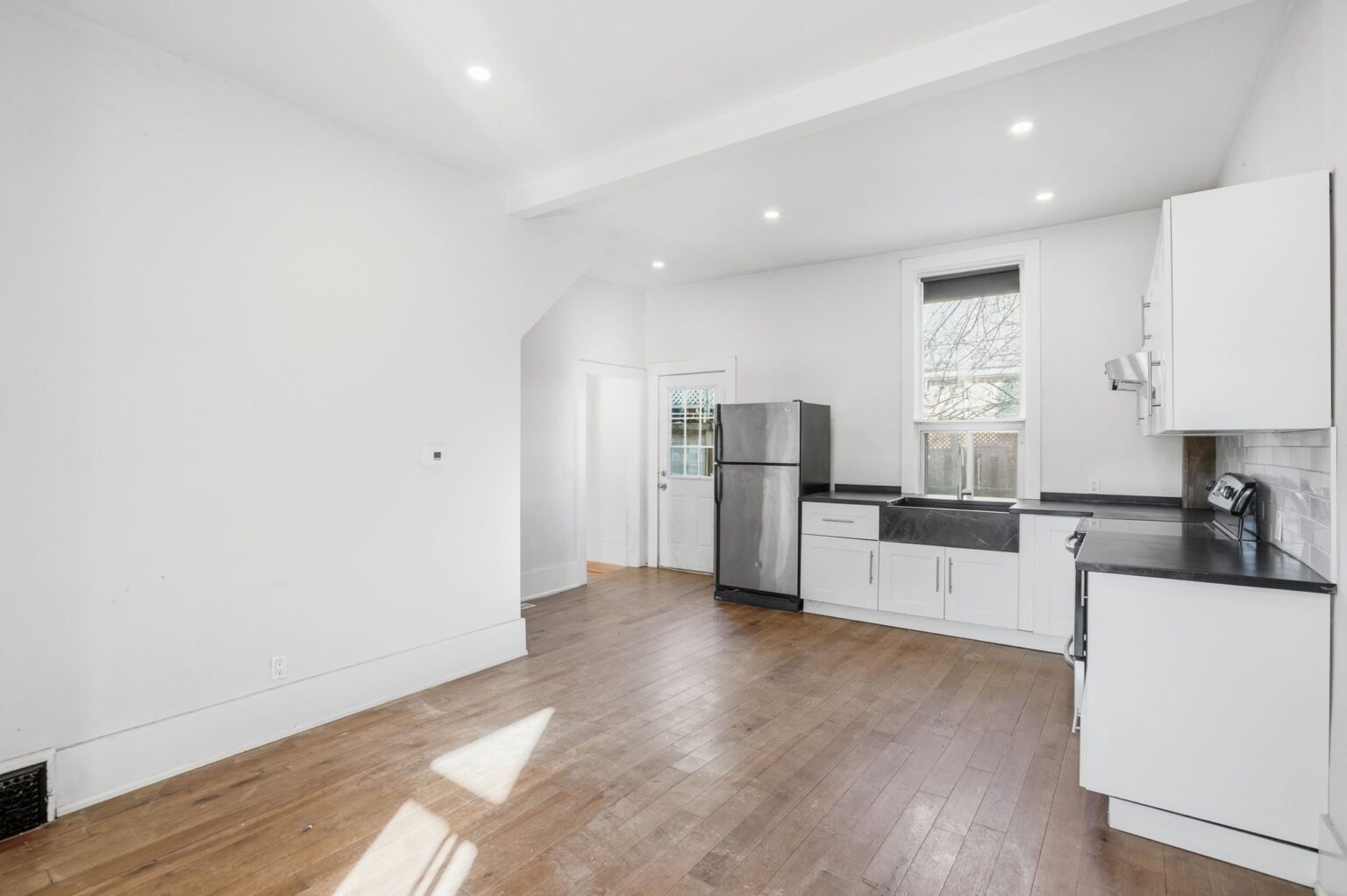 26 Murray Ave. Hamilton, ON - Michael St. Jean Realty